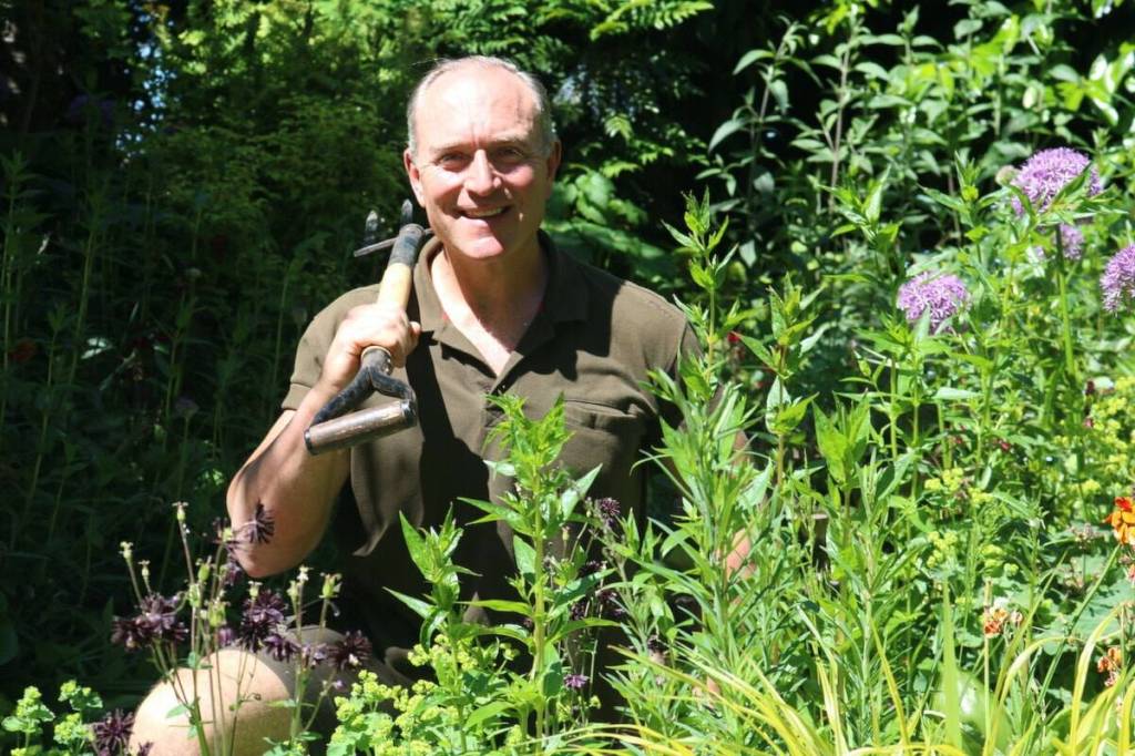 Serial killers to flyin’ dogs: Greater Victoria’s wild animal stories ...